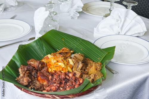 "gastronomie réunionnaise dans feuille de bananier" photo libre de ...
