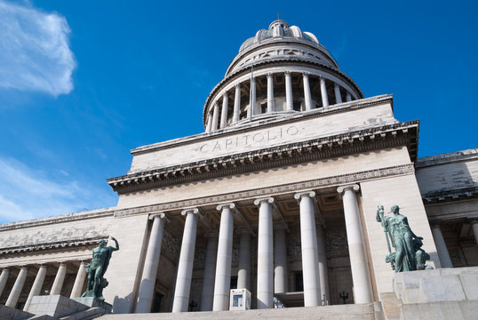 Capitole Bilder – Durchsuchen 2,052 Archivfotos, Vektorgrafiken und ...