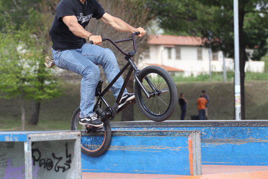 Acrobazia Images – Browse 854 Stock Photos, Vectors, and Video | Adobe ...