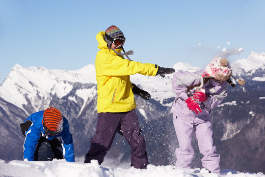 "Snow Fight" Images – Browse 346 Stock Photos, Vectors, and Video ...