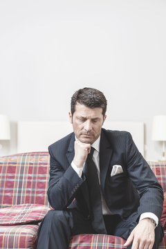 Denkerpose Bilder – Durchsuchen 147 Archivfotos, Vektorgrafiken und ...