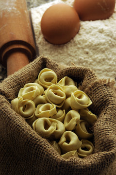 Capelletis bilder – Bläddra bland 10 stockfoton, vektorer och videor ...