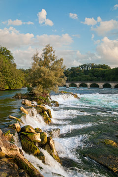 Wassertrum-Bilder: Stock-Fotos & -Videos. | Adobe Stock