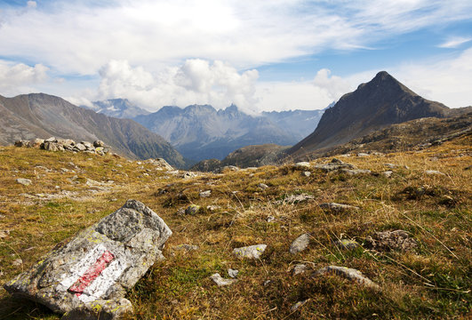 「Julierpass」の画像 - 2,136 件の Stock 写真、ベクターおよびビデオ | Adobe Stock