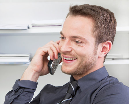 「Telefoniert」の写真素材 | 5,343件の無料イラスト画像 | Adobe Stock