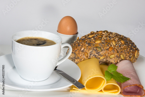 "Frühstück mit Kaffee, Ei, Wurst, Käse und Brötchen" Stock photo and ...
