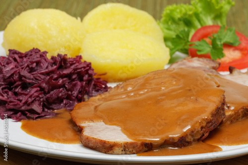 "Schweinebraten, Klöße, Rotkohl" Stockfotos und lizenzfreie Bilder auf ...