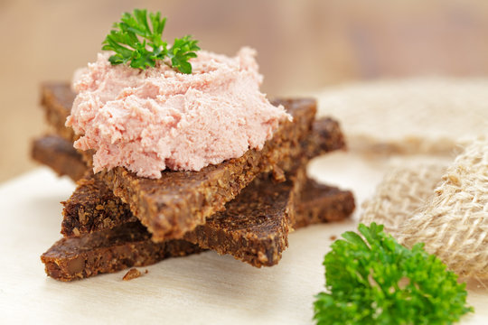 Leberwurstbrot bilder – Bläddra bland 260 stockfoton, vektorer och ...