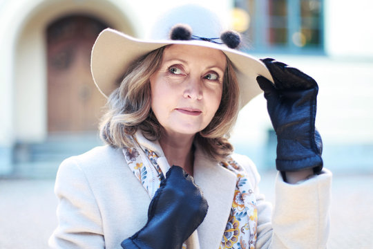 Markenklamotten Bilder – Durchsuchen 107 Archivfotos, Vektorgrafiken ...