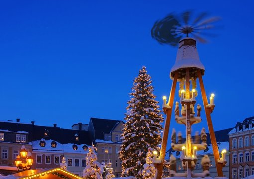 Striezel-Markt bilder – Bläddra bland 115 stockfoton, vektorer och ...