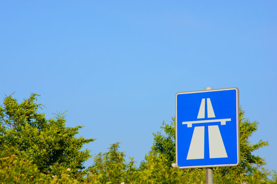 Autobahnschild Изображения: просматривайте стоковые фотографии ...