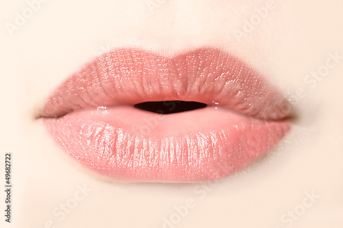 "Bouche de jeune femme naturelle, face" photo libre de droits sur la ...