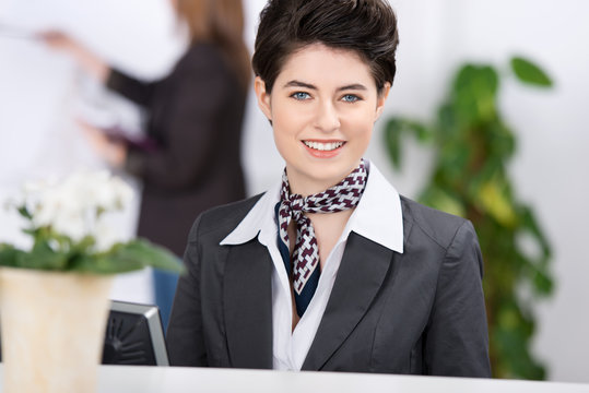 Rezeptionistin Images – Browse 163 Stock Photos, Vectors, and Video ...