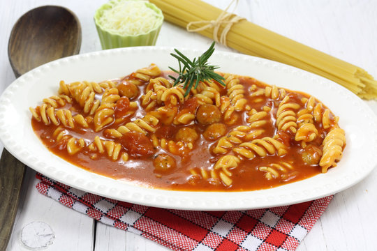 Tortis - Images et vidéos libres de droits | Adobe Stock