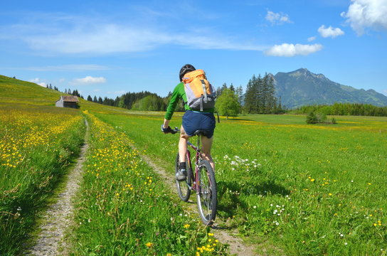 Radfahren Images – Browse 16,070 Stock Photos, Vectors, and Video ...