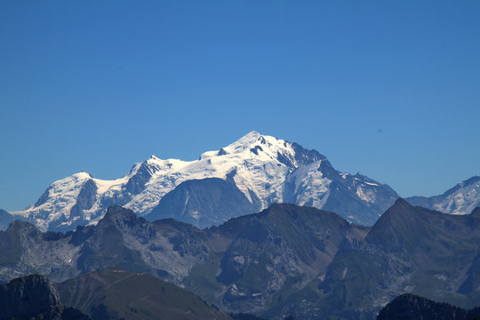 Mont-Piton Bilder – Durchsuchen 88 Archivfotos, Vektorgrafiken und ...
