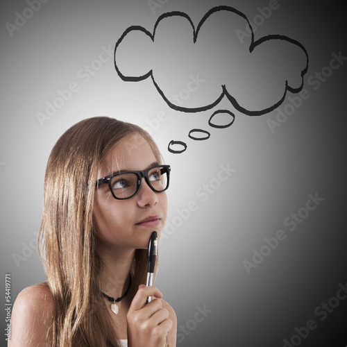 "chica con nube pensando" Fotos de archivo e imágenes libres de ...