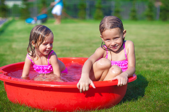 Frolicing Bilder – Durchsuchen 125 Archivfotos, Vektorgrafiken und ...