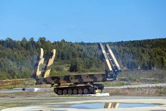 "Armoured Vehicle-Launched Bridge" Images – Browse 37 Stock Photos ...