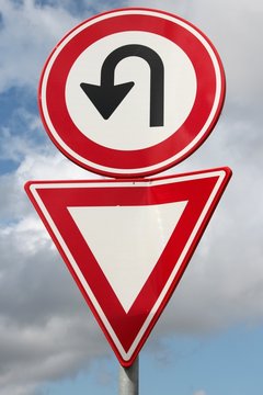 Vorrangzeichen Images – Browse 16 Stock Photos, Vectors, and Video ...