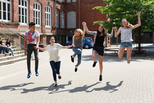 Springen Images – Browse 36,454 Stock Photos, Vectors, and Video ...