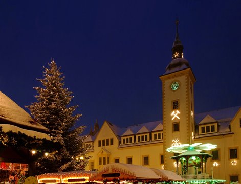 รูปภาพStriezel-Markt – เลือกดูภาพถ่ายสต็อก เวกเตอร์ และวิดีโอ106 ...