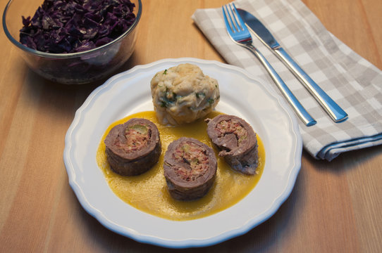 Fleischrouladen bilder – Bläddra bland 146 stockfoton, vektorer och ...