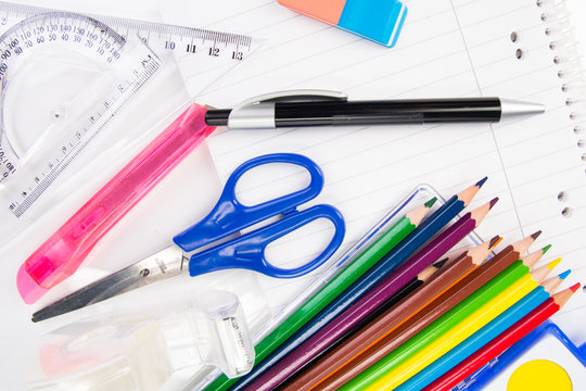 Schulmaterial Bilder – Durchsuchen 2,429 Archivfotos, Vektorgrafiken ...