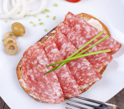 Salamibrot bilder – Bläddra bland 384 stockfoton, vektorer och videor ...