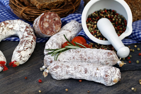 รูปภาพCervelatwurst – เลือกดูภาพถ่ายสต็อก เวกเตอร์ และวิดีโอ106 | Adobe ...