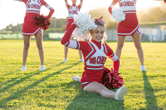 「Cheerleading」の写真素材 | 36,994件の無料イラスト画像 | Adobe Stock