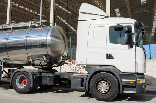 รูปภาพ"Camion – เลือกดูภาพถ่ายสต็อก เวกเตอร์ และวิดีโอ23,500 | Adobe Stock