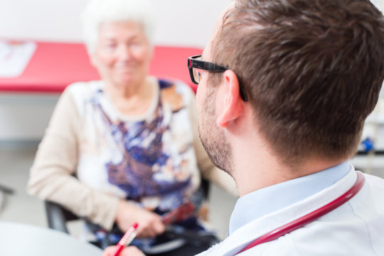 Geriater bilder – Bläddra bland 50 stockfoton, vektorer och videor ...