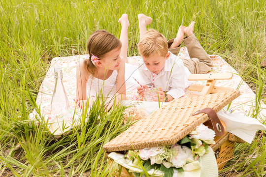 Get-Together Bilder – Durchsuchen 6,920 Archivfotos, Vektorgrafiken und ...