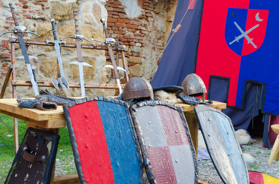 "Medieval Shield" Bilder – Durchsuchen 318 Archivfotos, Vektorgrafiken ...