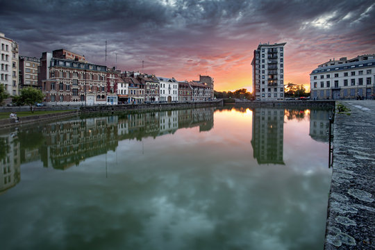 「Wault」の写真素材 | 56件の無料イラスト画像 | Adobe Stock