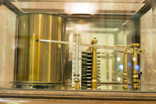 Barograph Images – Browse 71 Stock Photos, Vectors, and Video | Adobe Stock