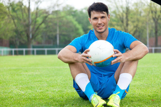Fussballspieler bilder – Bläddra bland 2,213 stockfoton, vektorer och ...