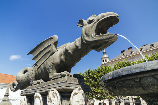 รูปภาพLindworm – เลือกดูภาพถ่ายสต็อก เวกเตอร์ และวิดีโอ281 | Adobe Stock