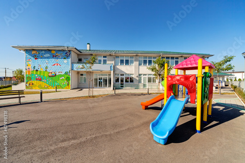 "Preschool building" Stockfotos und lizenzfreie Bilder auf Fotolia.com ...