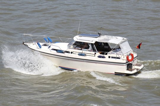 Imágenes de Motorboot: descubre bancos de fotos, ilustraciones ...