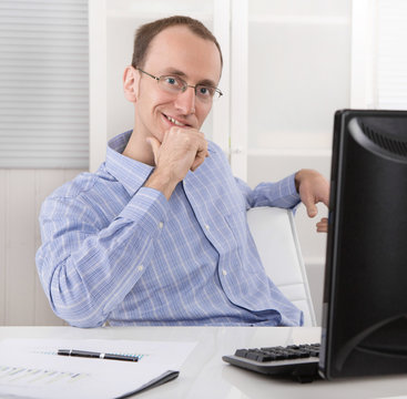 Informatiker bilder – Bläddra bland 508 stockfoton, vektorer och videor ...