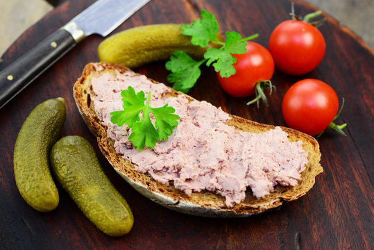 Leberwurstbrot bilder – Bläddra bland 260 stockfoton, vektorer och ...