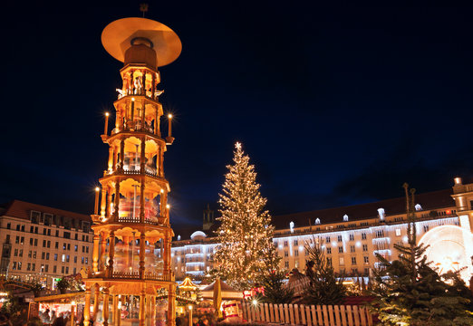 รูปภาพStriezel-Markt – เลือกดูภาพถ่ายสต็อก เวกเตอร์ และวิดีโอ106 ...