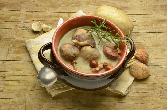 Finferlo Bilder – Durchsuchen 123 Archivfotos, Vektorgrafiken und ...