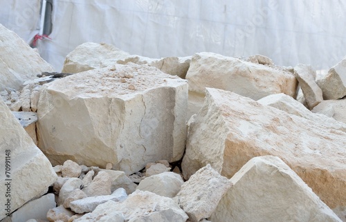 "Pierres de tuffeau" photo libre de droits sur la banque d'images ...