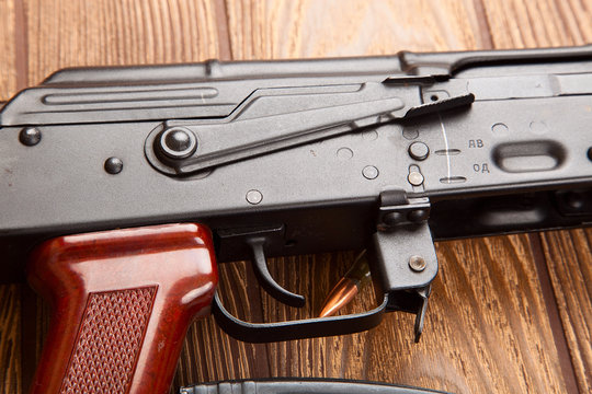 "Automatic Kalashnikov"-Bilder: Stock-Fotos & -Videos. | Adobe Stock
