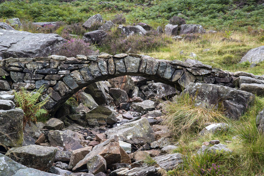 รูปภาพ"Packhorse Bridge" – เลือกดูภาพถ่ายสต็อก เวกเตอร์ และวิดีโอ385 ...