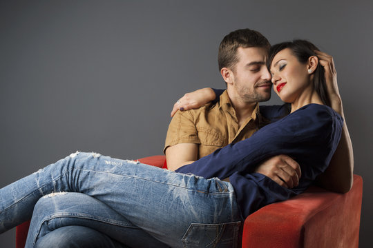 "Sitting On Lap" Bilder – Durchsuchen 1,189 Archivfotos, Vektorgrafiken ...