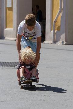 「Anschieben」の画像 - 335 件の Stock 写真、ベクターおよびビデオ | Adobe Stock